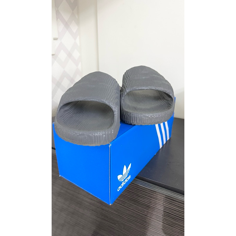 adidas Original ADILETTE 22 拖鞋 深灰 防水 HP6522男鞋UK9-27.5cm | 蝦皮購物