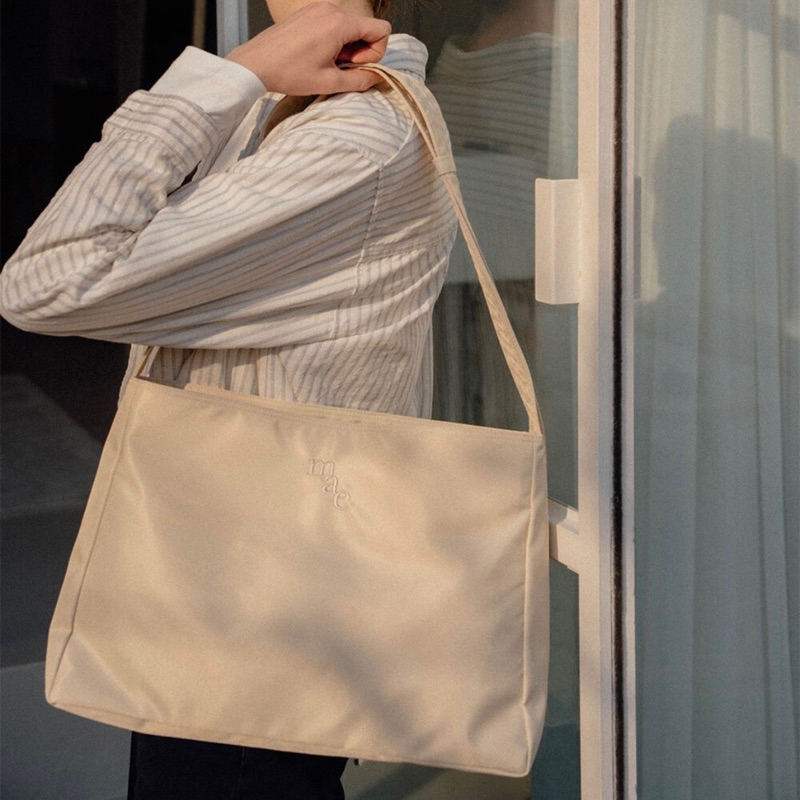 MUCU AND EBONY comfy cross bag 肩背包 斜背包 托特包 大包包 大容量包 韓國代購 | 蝦皮購物