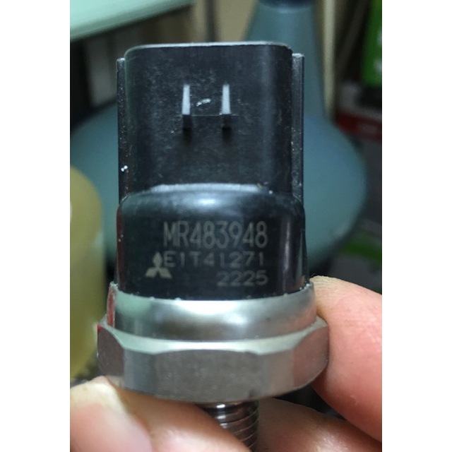 三菱 菱帥 Lancer Virage 2002年 1.6cc 原廠 變速箱壓力感知器 MR483948 中古汽車零件 | 蝦皮購物