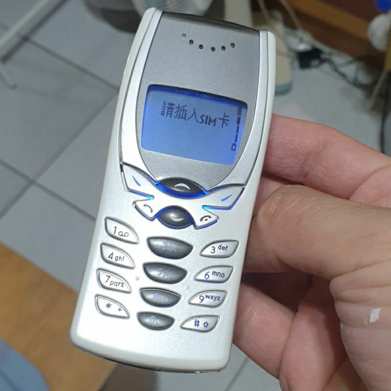 出清經典收藏 Nokia 8250 白色鋼琴烤漆 蝴蝶機 冷光螢幕 經典直立 2G手機 外觀近新 單手機 附電池 | 蝦皮購物