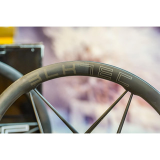 【KOM單車】英國 BLKTEC C1D 全能型頂級輪組 六芒星 碟煞 | 蝦皮購物