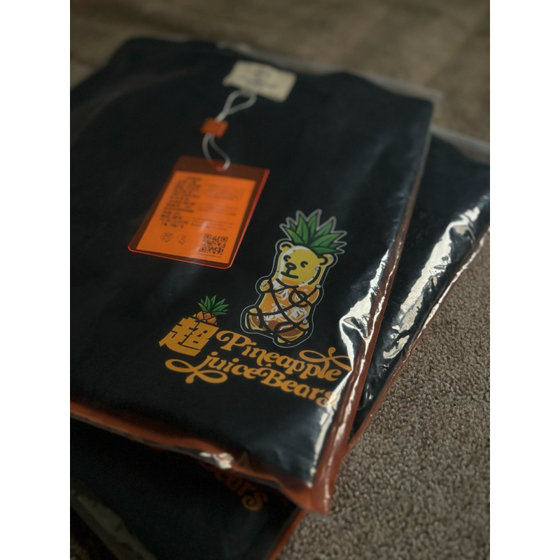 Toyz 超哥Anybears Pineapple Juice Bear T-Shirt 超派熊 拾汣茶屋 全新未拆封 | 蝦皮購物