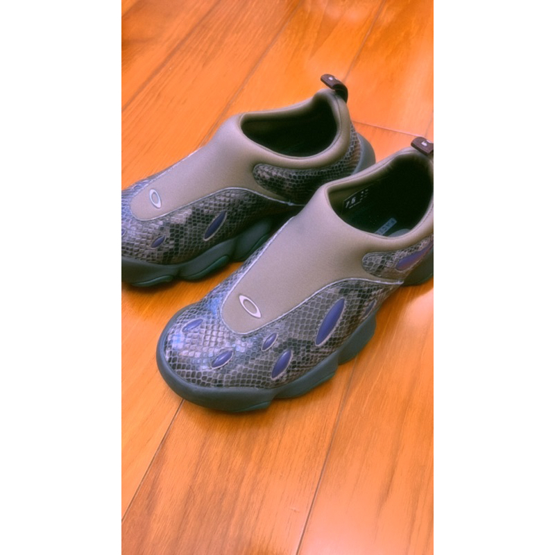 【全新/保留中】BRAIN DEAD X OAKLEY FACTORY TEAM PYTHON FLESH/ US7.5 | 蝦皮購物