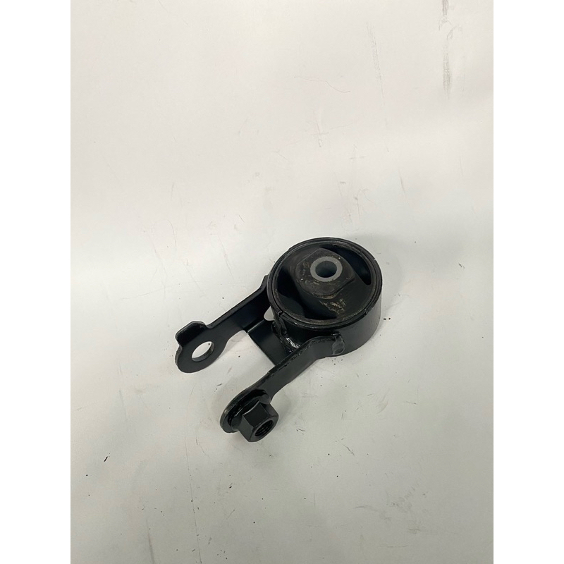 【J2汽車零件】TOYOTA豐田2006年YARIS後下引擎腳 | 蝦皮購物