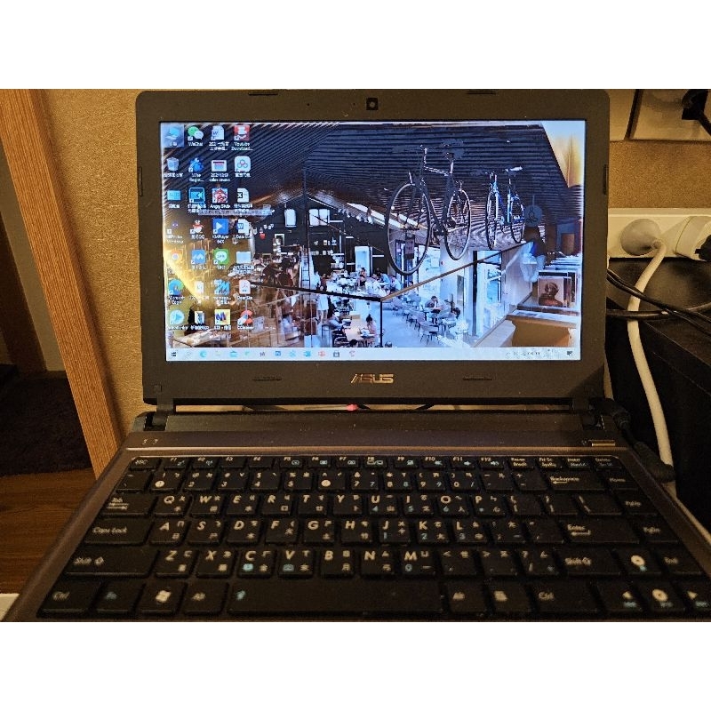 Asus U32U 筆記型電腦 AMD處理器 電池沒了 適合插電使用，螢幕邊邊有點白 | 蝦皮購物