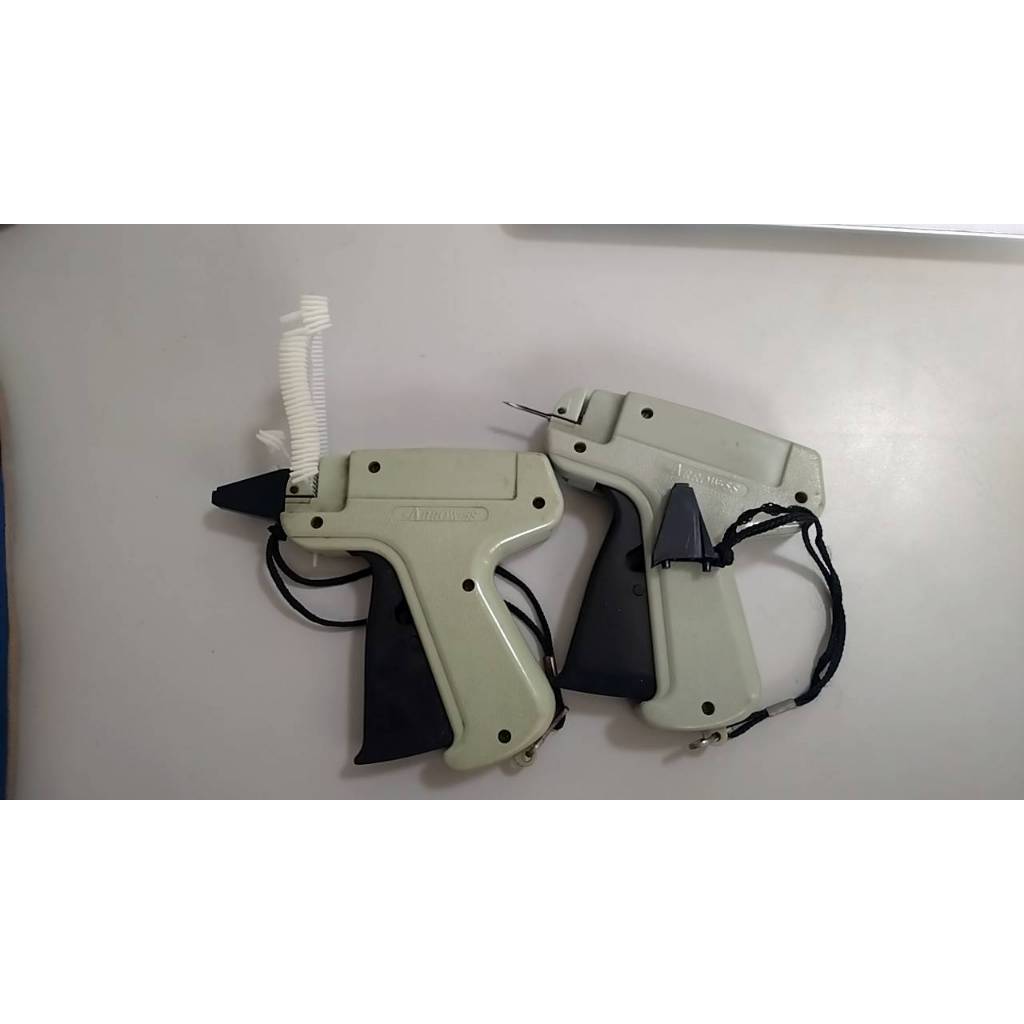 【現貨】二手 ARROW-5s 標準針吊牌槍 服飾吊牌槍 打標槍 吊牌 吊牌線 吊牌槍 打標槍 標籤機 標籤槍 吊牌 服 | 蝦皮購物