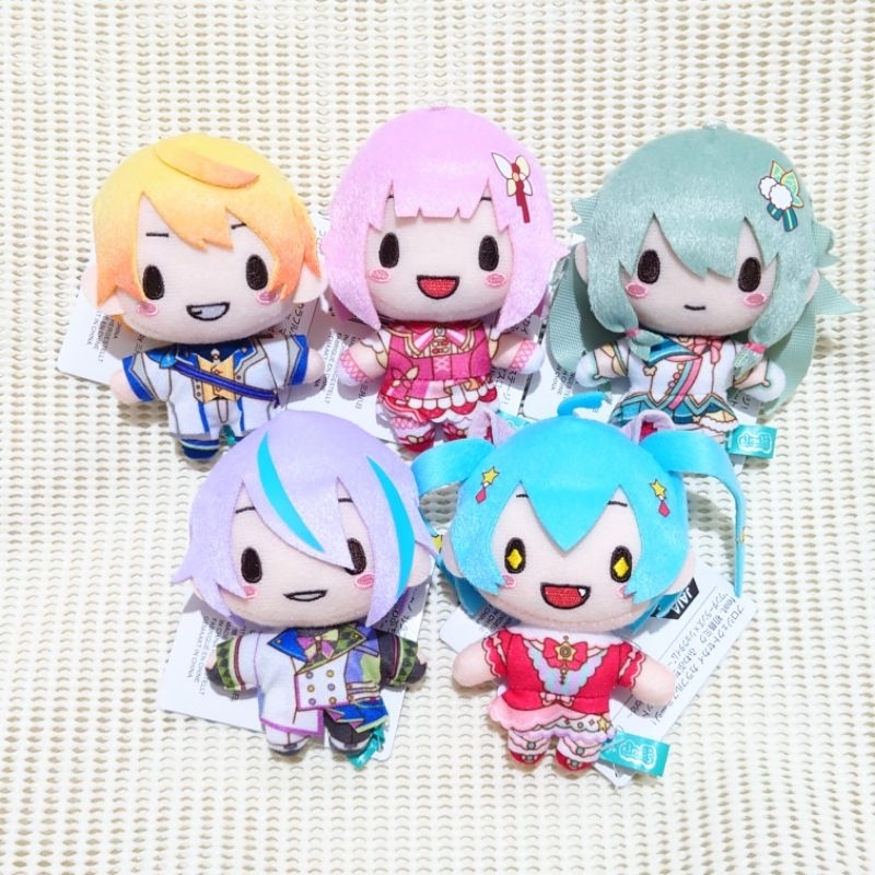 〈卯咪の窩〉【類稀有現貨】WS新團服景品娃娃 プロセカ pjsk 世界計畫繽紛舞台 初音未來 司笑夢寧寧類 | 蝦皮購物