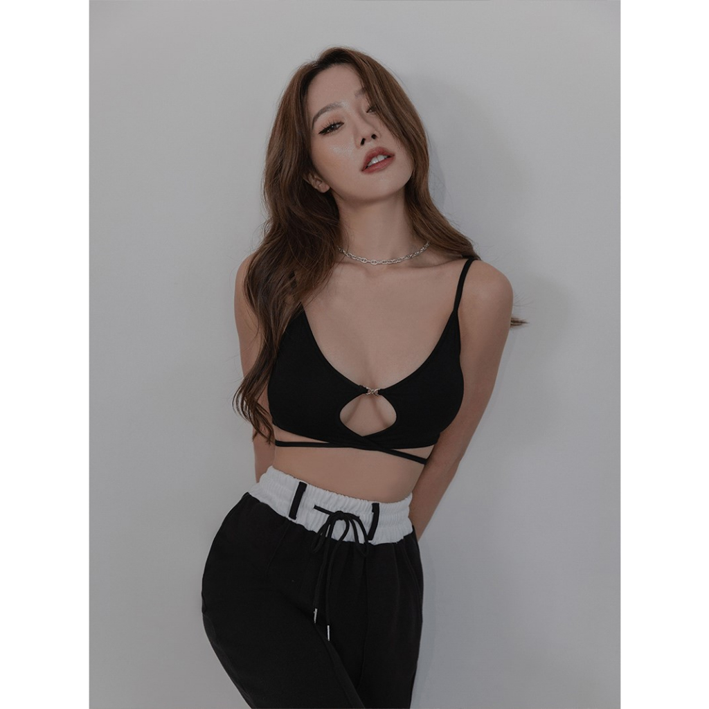 [Mando蔓朵]細肩性感綁帶BraTop 兩色 自訂款 性感 夜店 約會 細肩 ootd 上衣 女裝#R1730243 | 蝦皮購物