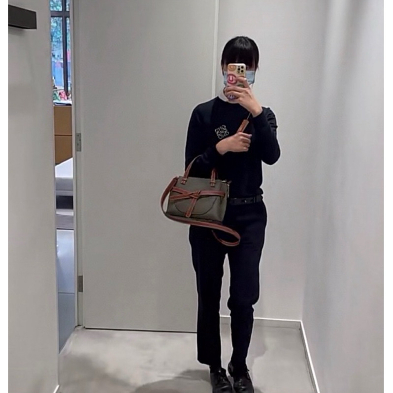再降價快把握收藏款💯💯Loewe gate tote 深綠色🥂歡迎訊問 | 蝦皮購物