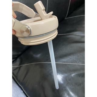 【日本Hirone】手提吸管霧感保溫杯950ml(奶茶色) | 蝦皮購物