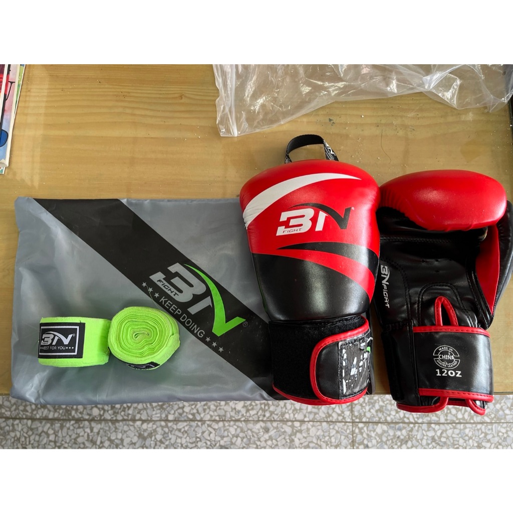 BN Fight拳擊手套12oz送5米手綁帶(二手) 拳套 泰拳 武術 綜合格鬥 散打 MMA | 蝦皮購物