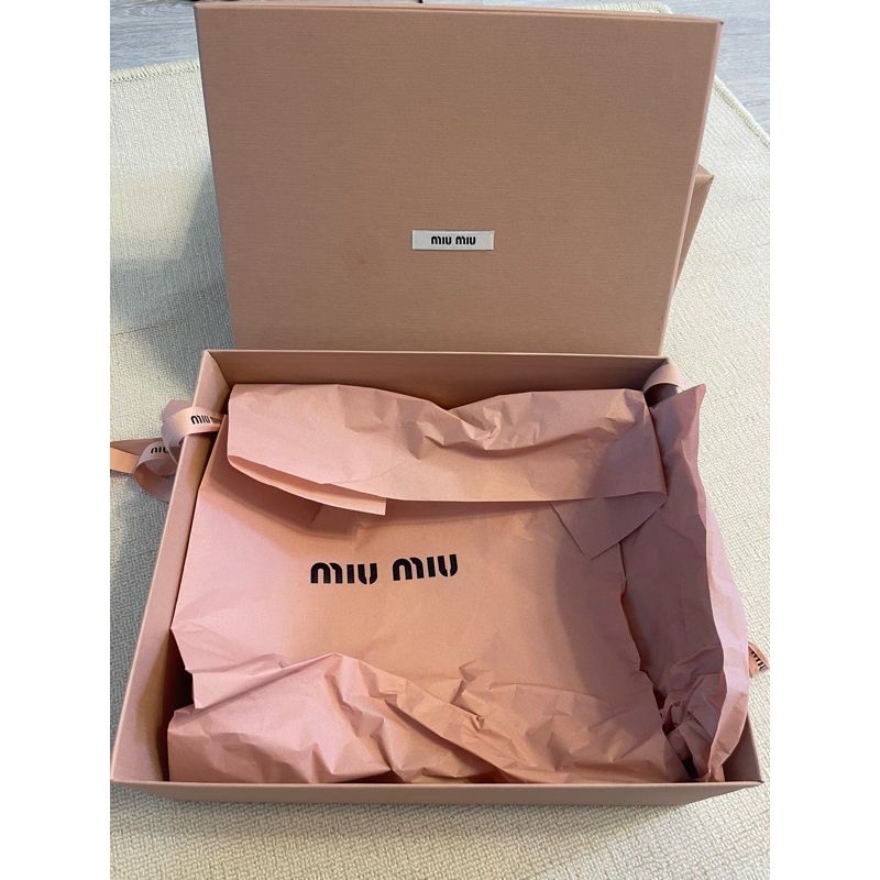 miu miu 紙盒 包裝盒 | 蝦皮購物