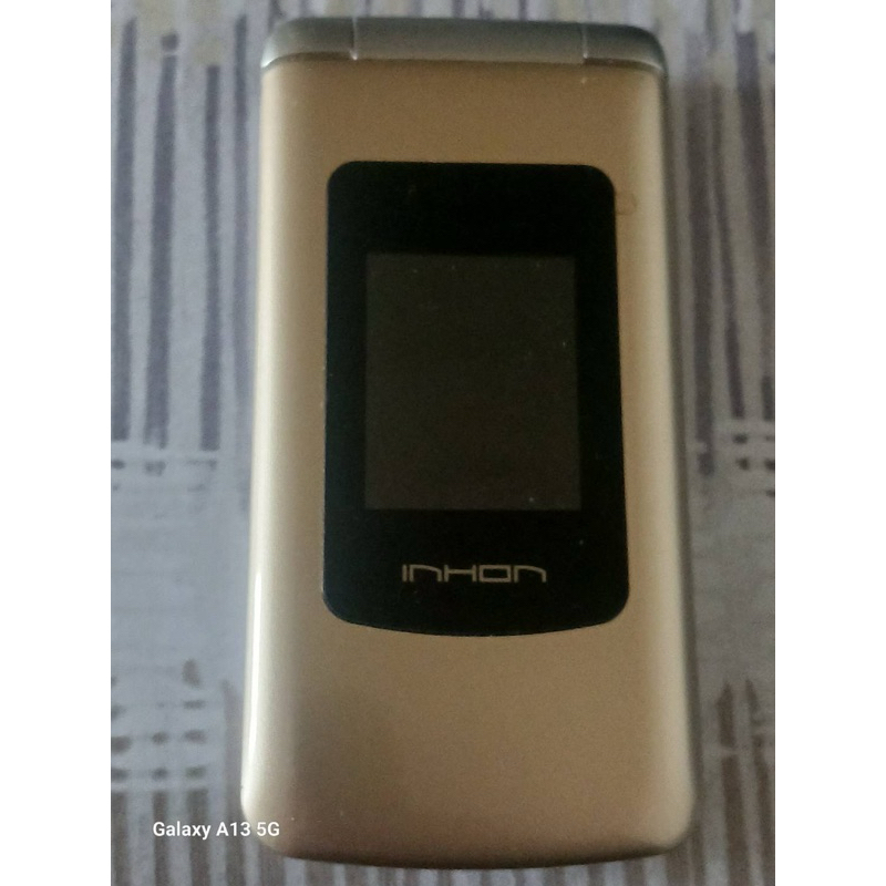 二手～INHON L30 4G 折疊 大鈴聲 老人機 長輩機 FM廣播 雙螢幕 大字體 | 蝦皮購物
