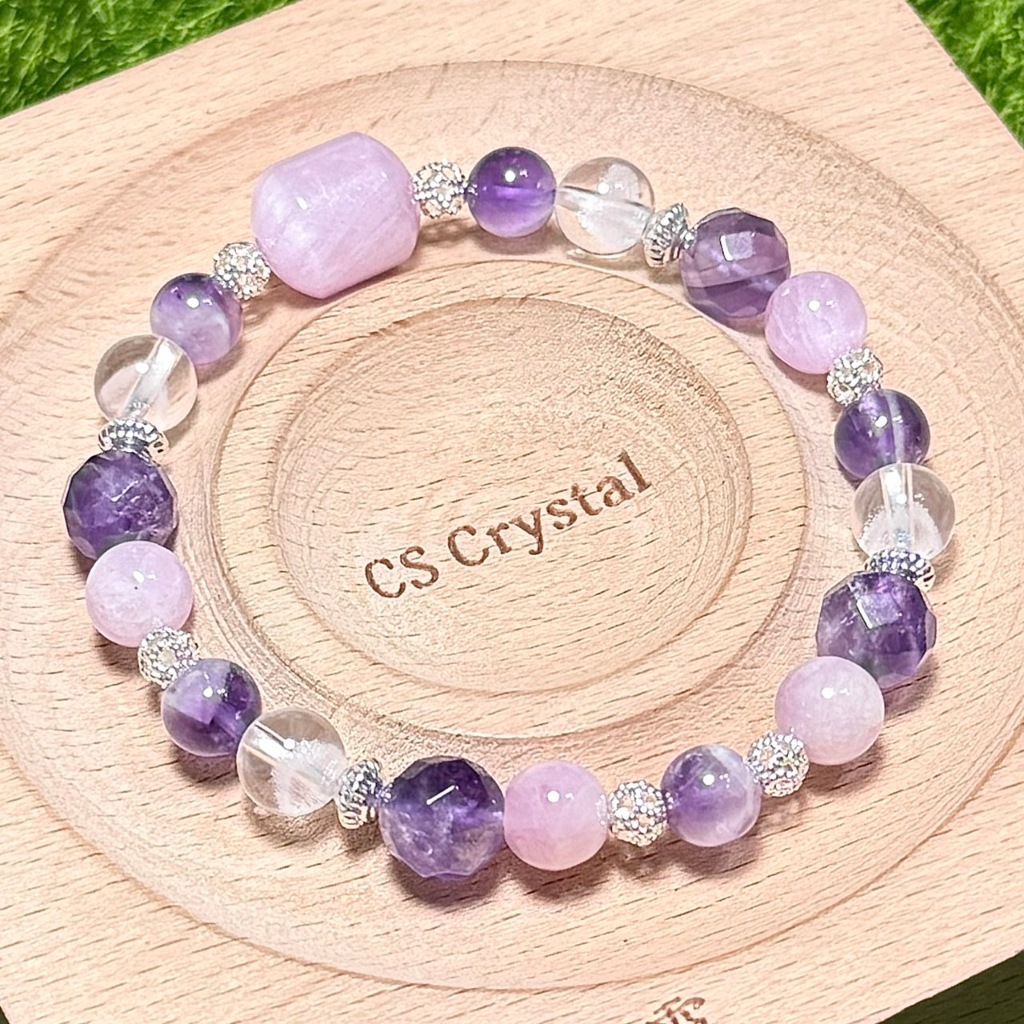 CS Crystal 編號730 - 紫鋰輝石+紫水晶+透礦金字塔型白幽靈水晶+夢幻虎牙紫水晶設計款 | 蝦皮購物