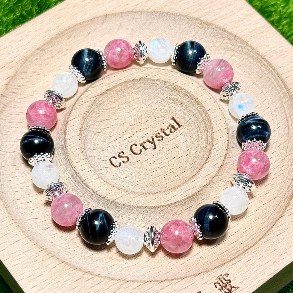 CS Crystal 編號477 - 藍虎眼石+櫻花雨薔薇輝石+奶油體月光石設計款 | 蝦皮購物