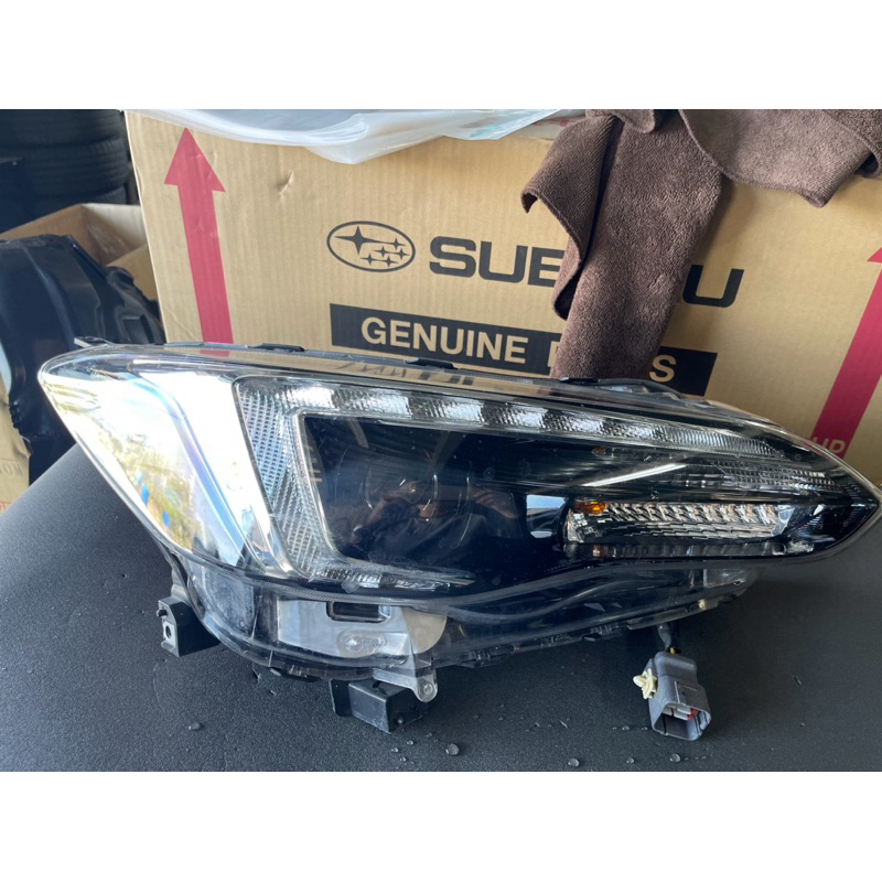 速霸陸XV（2018-2020年）LED右大燈總成副駕邊 原廠二手件燈面有傷 | 蝦皮購物