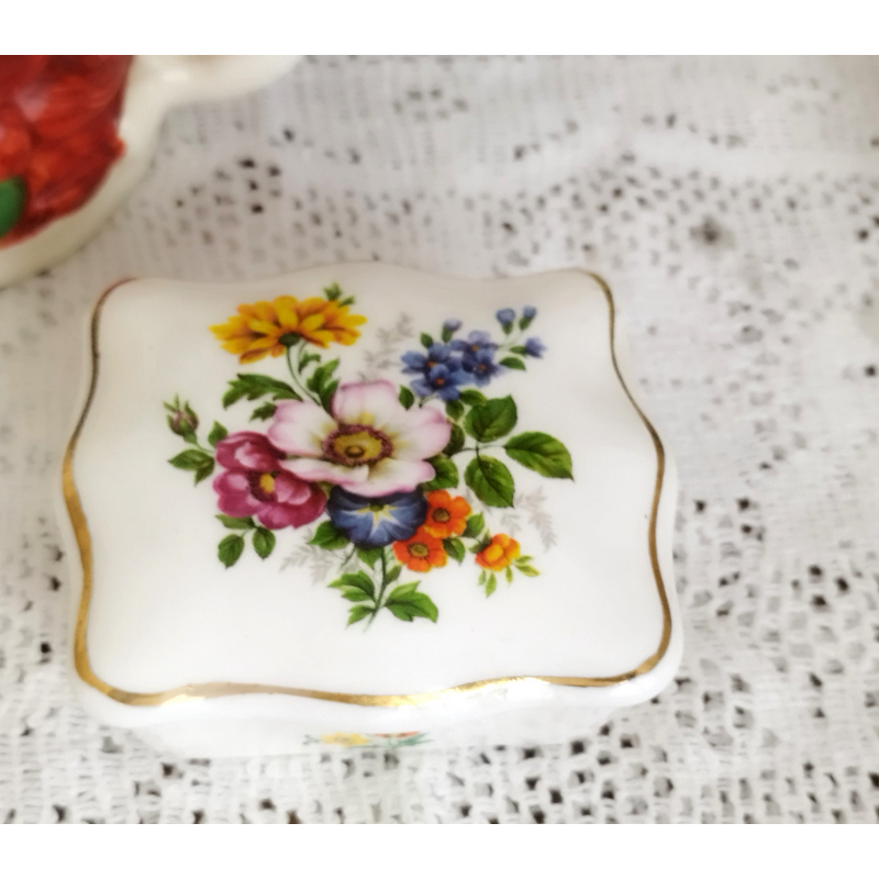 紫丁香歐陸古物雜貨♥英國vintage Jonathon Hart 手繪花朵骨瓷珠寶盒 | 蝦皮購物