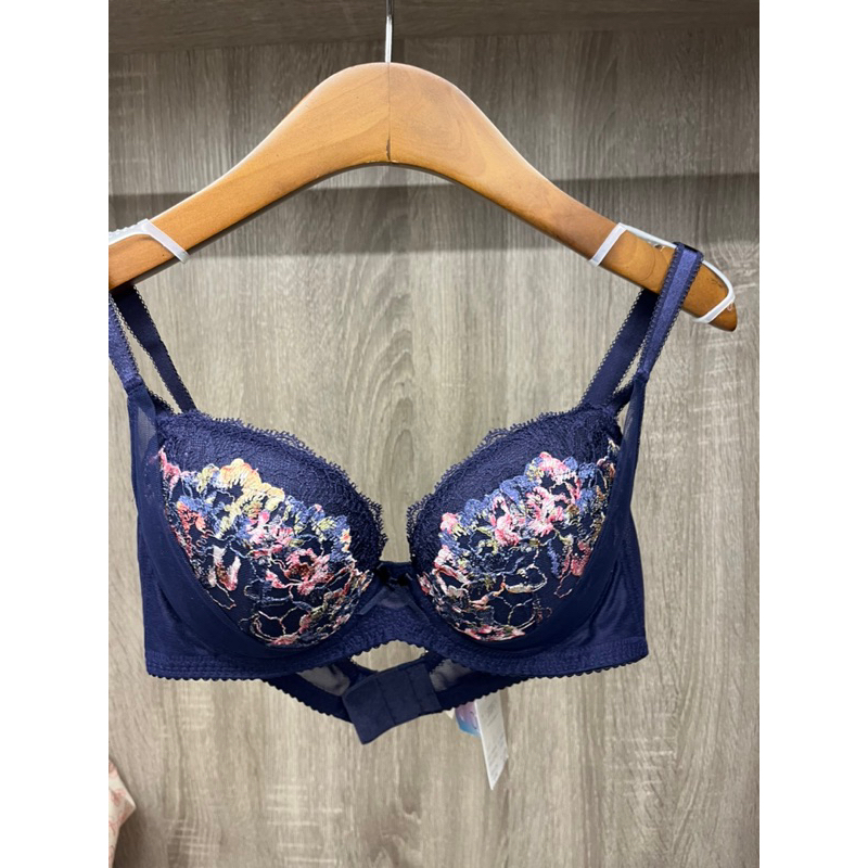 全新 華歌爾 莎露 D70 salute 花系列 內衣 刺繡 輕盈 精緻刺鏽蕾絲內衣 原價2680 | 蝦皮購物