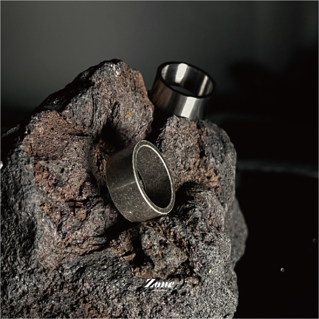 Zone ACC |『現貨』做舊寬面戒指 鈦鋼 戒指 低調 / 男生戒指 女生戒指 / R01 | 蝦皮購物