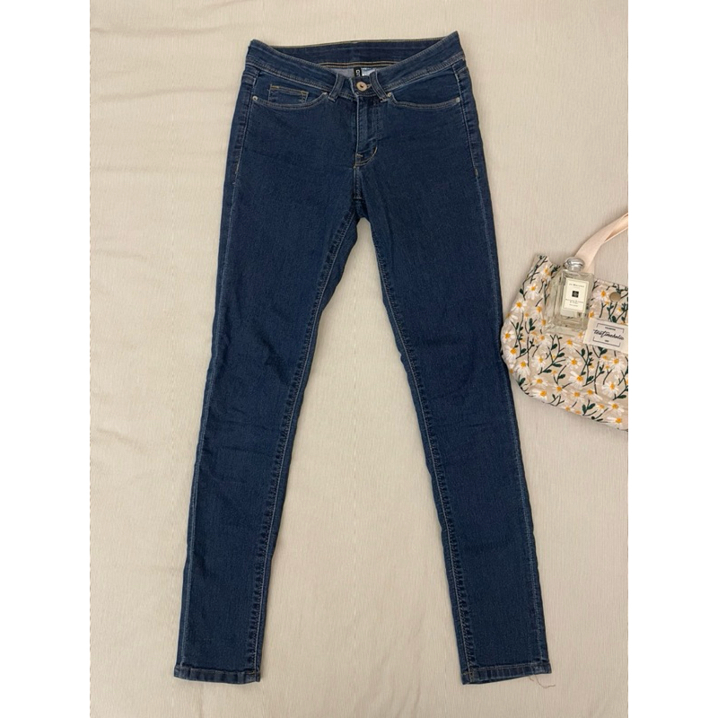[二手服飾] H&M DIVIDED 窄管深藍色牛仔褲 EUR36 US6 | 蝦皮購物