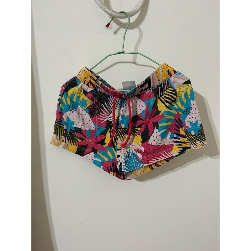 Zara Girl 短褲，尺寸7/122公分，9成新 | 蝦皮購物