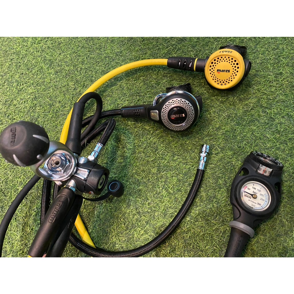 桃園店 MARES MR52 ㄧ級頭 ABYSS 無底洞 二級頭 潛水 調節器 備二 Rover 二用錶 近全新一年保固 | 蝦皮購物