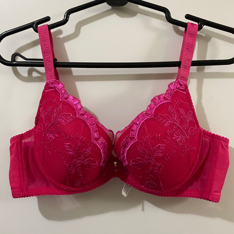 華歌爾深V Lift up內衣75C | 蝦皮購物