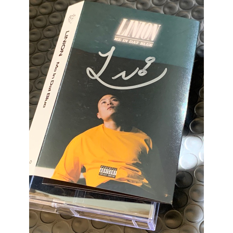 「簽名」Linion - Me In Dat Blue / Room 335 | 蝦皮購物