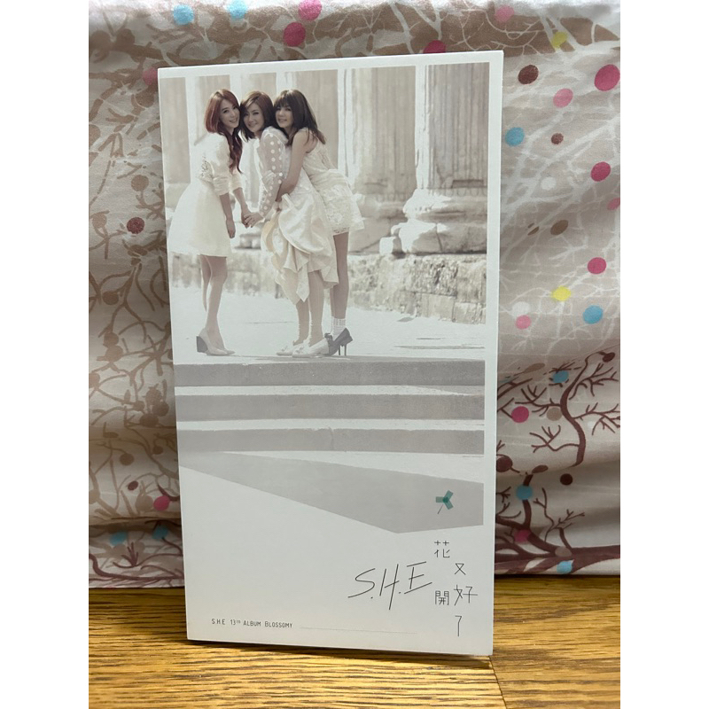 S.H.E 歷年專輯 （含簽名版與一般版） | 蝦皮購物