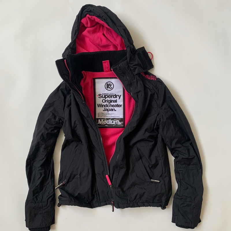 Superdry Original 極度乾燥JAPAN｜windcheater｜M號女生｜桃紅搖粒內裡｜防潑水薄風衣外套 | 蝦皮購物