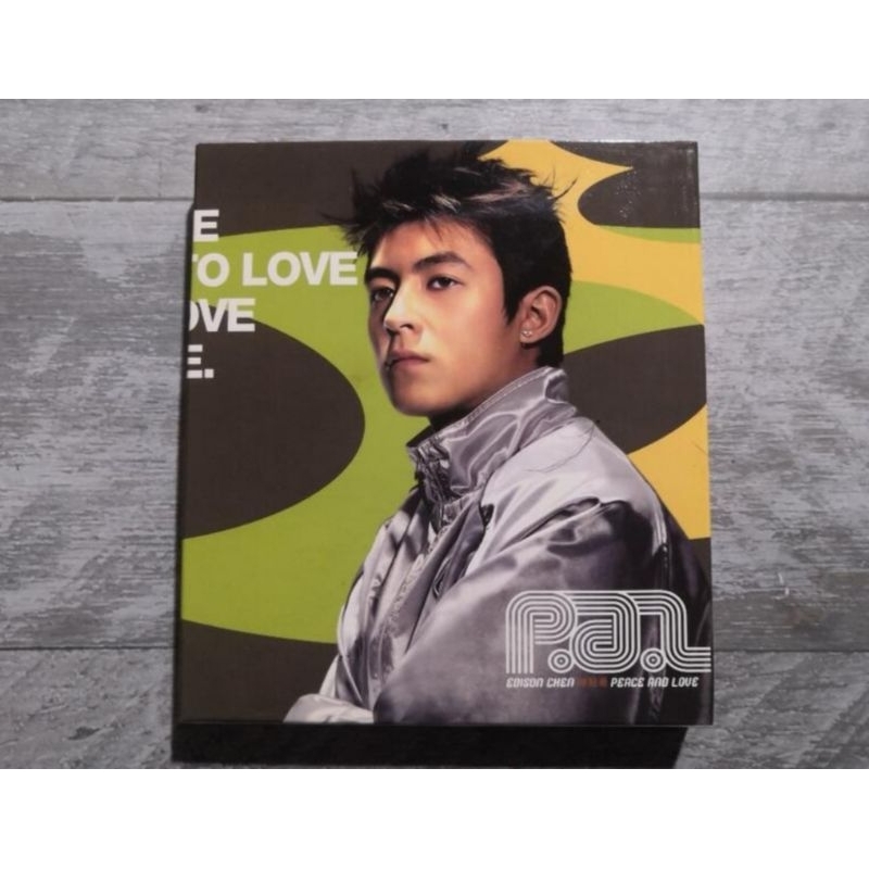 【春嬌二手CD】｜品相佳｜陳冠希-PEACE AND LOVE (附歌詞+3張海報+寫真卡) | 蝦皮購物
