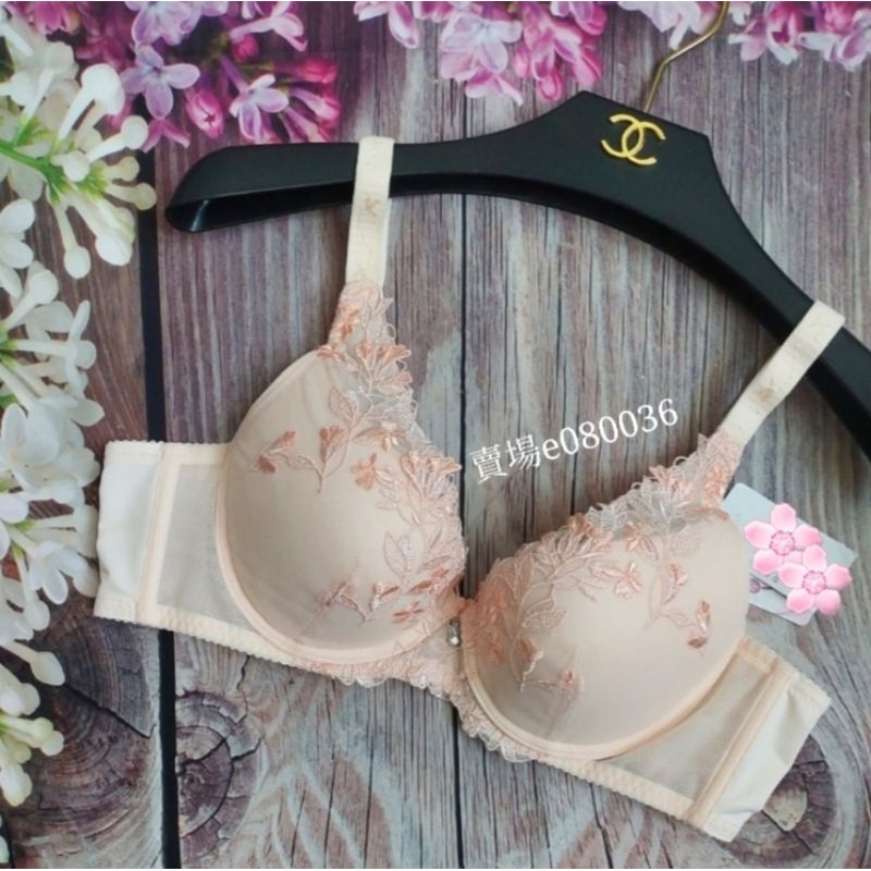 2色【華歌爾】伊珊露絲 刺繡蕾絲 集中托高內衣85B=38B 原價1980 進口內衣 | 蝦皮購物