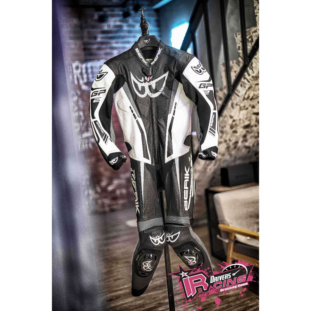 ♚賽車手的試衣間♚ Berik® GP-Race 2 1PC 黑/白/灰 皮衣 連身皮衣 防摔衣 牛皮 大眼睛 義大利 | 蝦皮購物