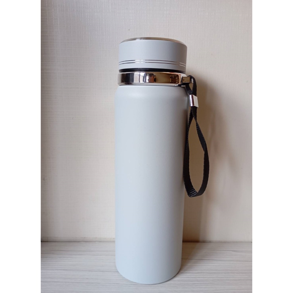 316不銹鋼真空保溫瓶 泡茶壺 不鏽鋼保溫水壺 保溫罐 保溫壺 水壺 吊帶旅行壺(二手近全新)900ml | 蝦皮購物