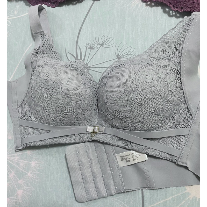 全新 轉售 Niuniu衣櫥 挺波 養波波 梔子花露無痕調整型內衣 絕版品內衣32/70B | 蝦皮購物