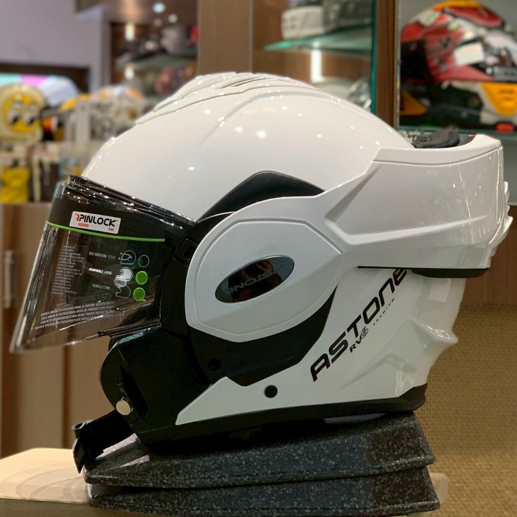 『新兄弟帽店』實體店 6月首批現貨 Astone RV6 素色 白 後掀式可樂帽 配重均勻 亞洲版 全罩式安全帽 | 蝦皮購物