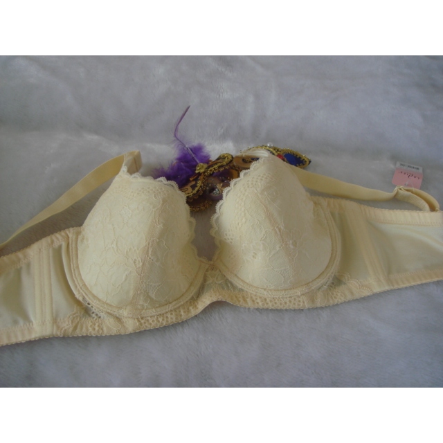 《Angela》蕾黛絲Ladies/如蝶翩翩內衣/奶油黃色【75D/75E】~499元(原價$1980) | 蝦皮購物