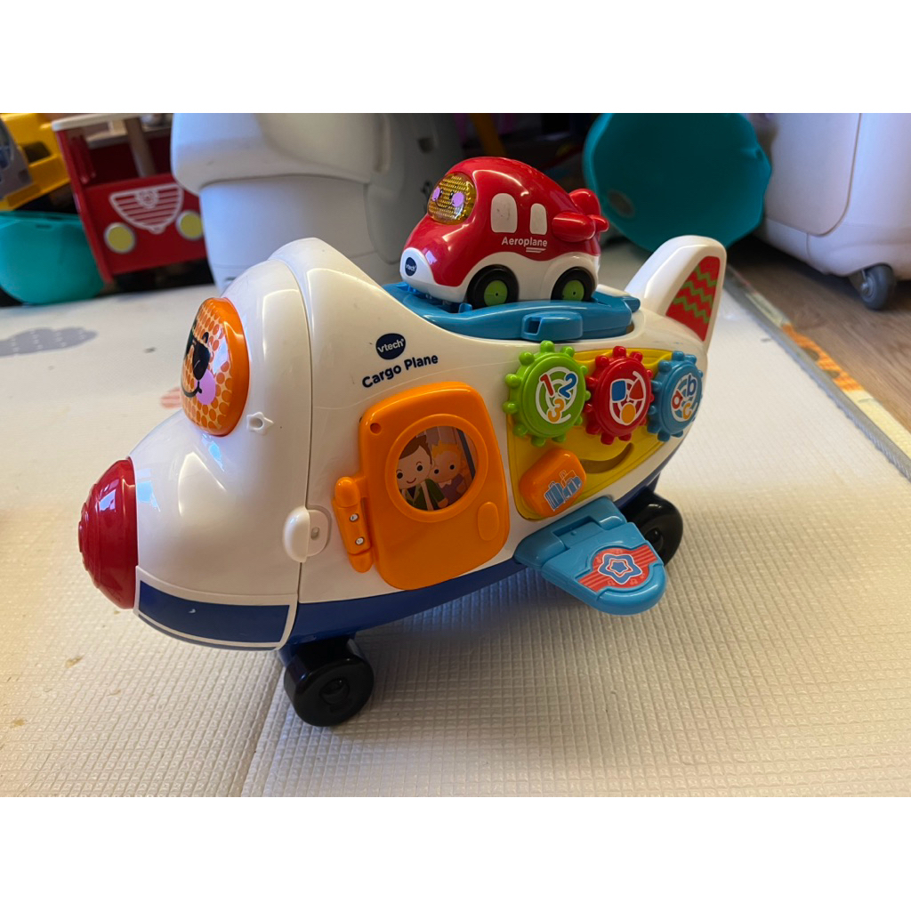 已保留二手Vtech Toot-Toot Drivers Cargo Plane，含一台大飛機和一台聲光嘟嘟車 | 蝦皮購物