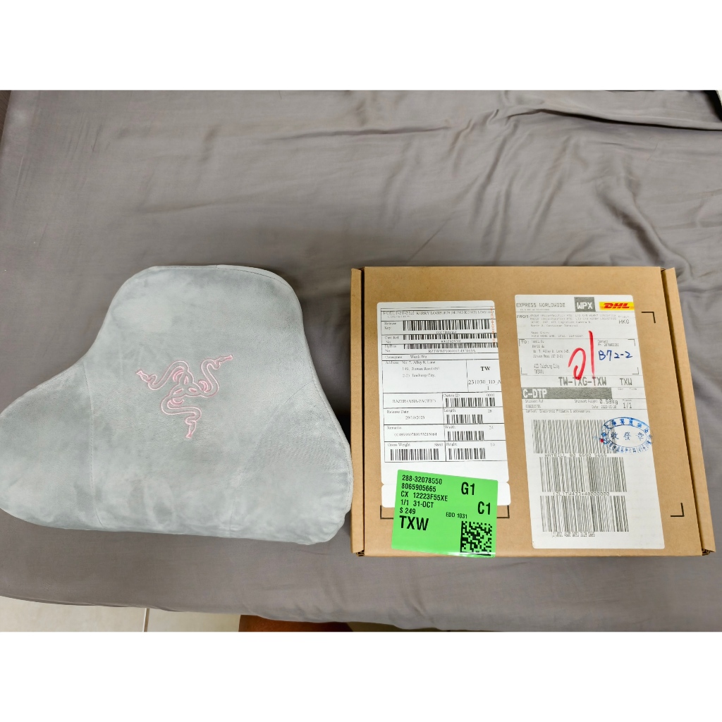 Razer Head Cushion 黑/石英色 雷蛇頭枕 人體工學設計 頭靠枕 電競椅頭枕 | 蝦皮購物