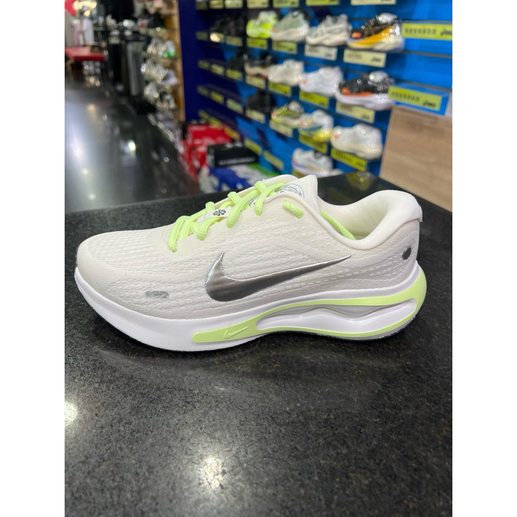 NIKE Journey Run 女款 正常楦 慢跑鞋 FJ7765-115 米白螢光綠 | 蝦皮購物