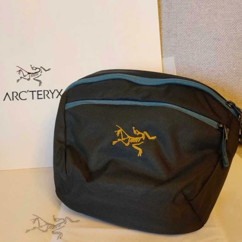 ARC'TERYX × MANTIS 2L 始祖鳥 戶外單肩 側背包 聯名 拼接 腰包 黑藍色 | 蝦皮購物