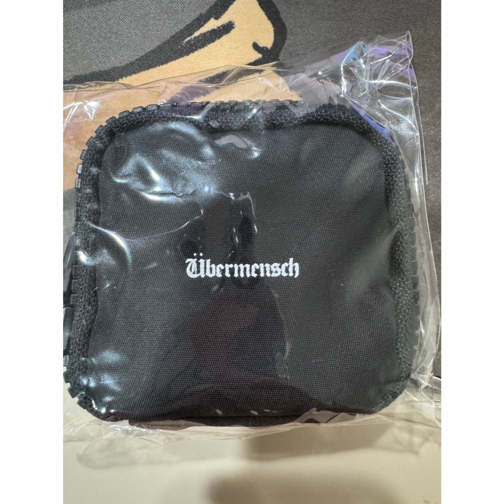 全新現貨 GD G-DRAGON 大阪場 Ubermensch Airpods Pouch Black 收納包 | 蝦皮購物