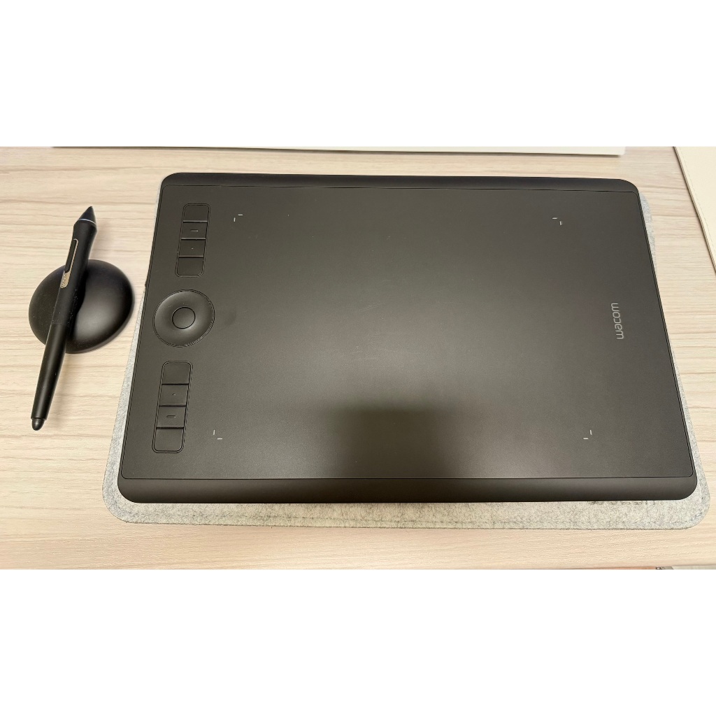 (九成新)Wacom Intuos Pro medium 專業繪圖板 PTH-660/K0 | 蝦皮購物