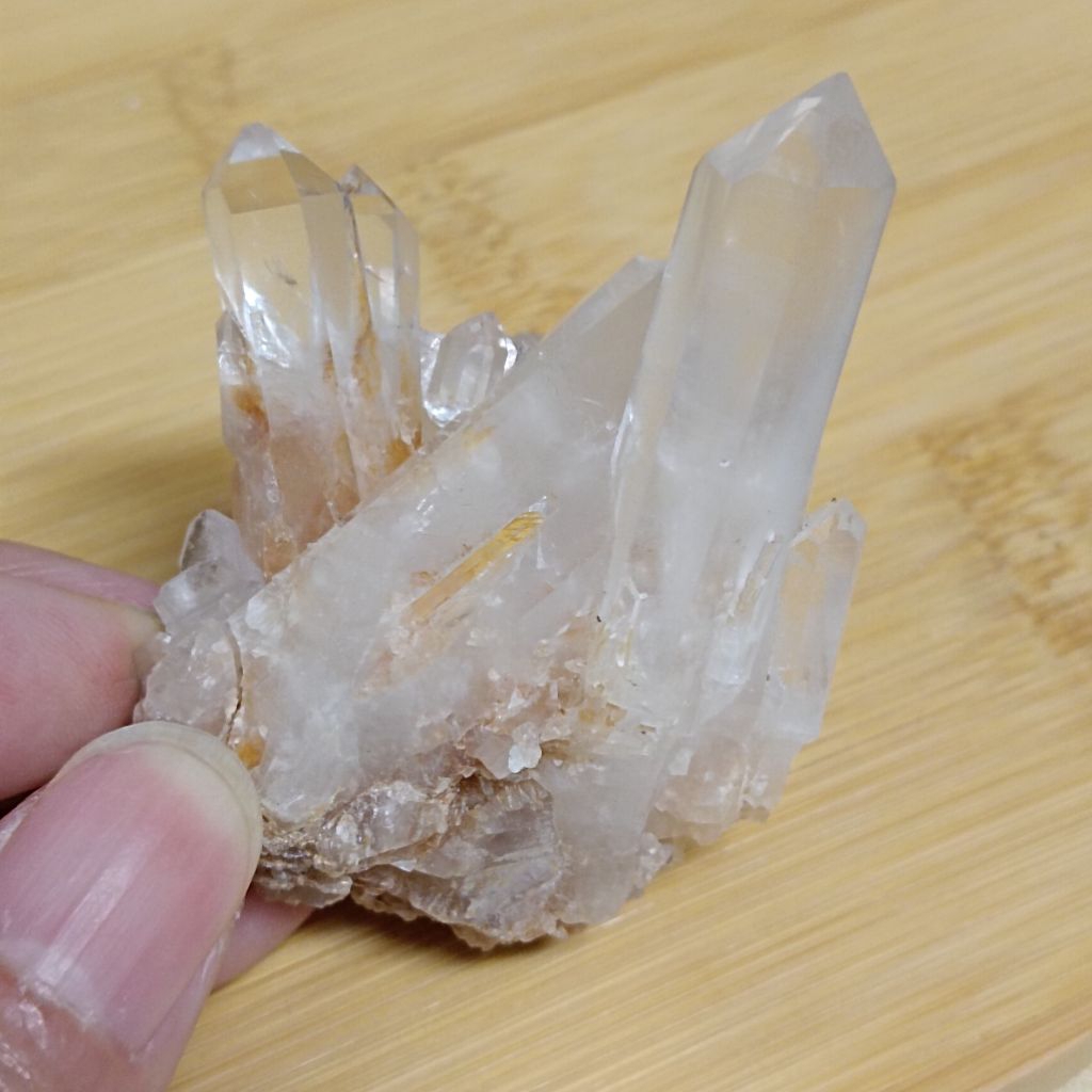 * 原礦 小晶簇 透亮 白水晶 小可愛 有斷裂 有損 | 蝦皮購物