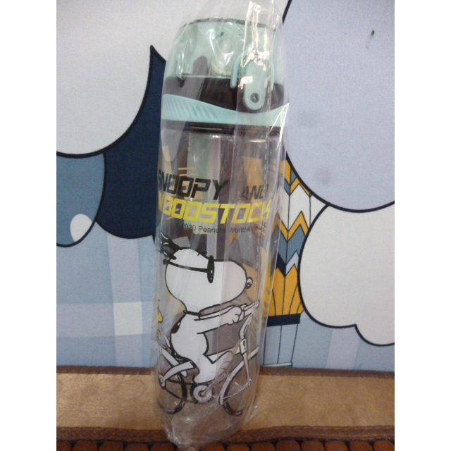史努比 SNOOPY 運動水壺 彈蓋水壺(有吸管) 700ml 雷射標籤 無紙盒 | 蝦皮購物