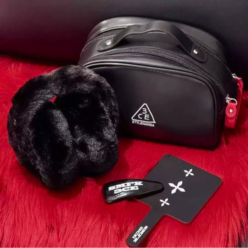 台灣出貨🌷 3ce聯名smfk黑色化妝包耳罩兔子玩偶卡包SMFK聯名發夾帆布袋正品 | 蝦皮購物