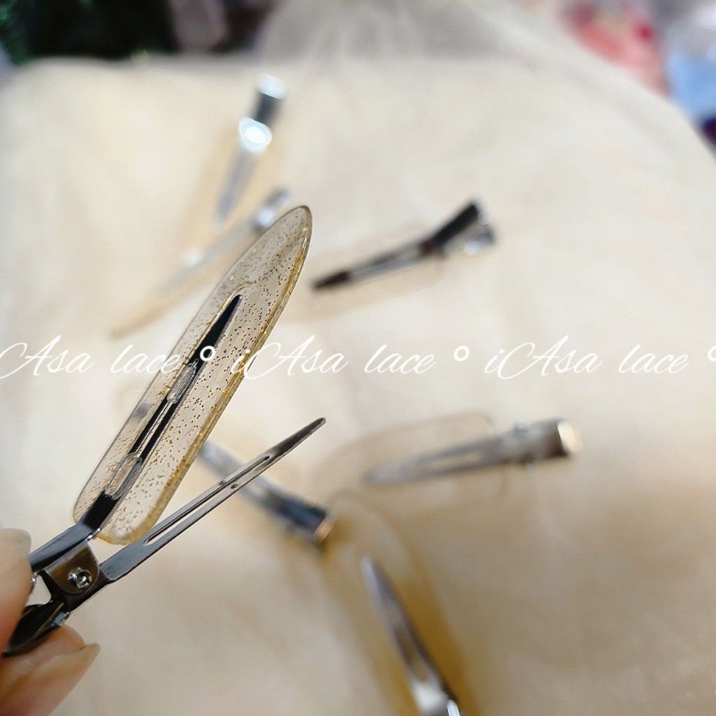 《iAsa愛莎の》手作材料 無痕透明金閃閃鴨嘴夾髮卡網紅側邊劉海夾奶油膠diy材料配飾件寶寶髮夾 | 蝦皮購物