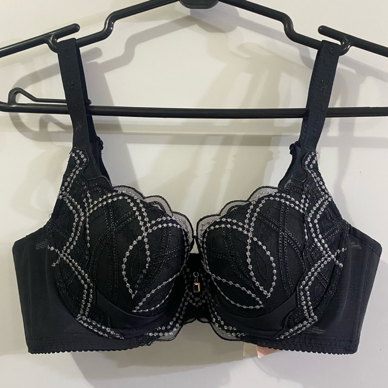 華歌爾摩奇X黑色內衣80B/85B | 蝦皮購物