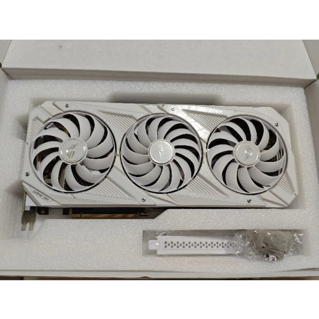超稀有的白卡！華碩 ROG RTX 3090 24G white /超長保固 /顯示卡/ AI運算/ 4090 替代首選 | 蝦皮購物