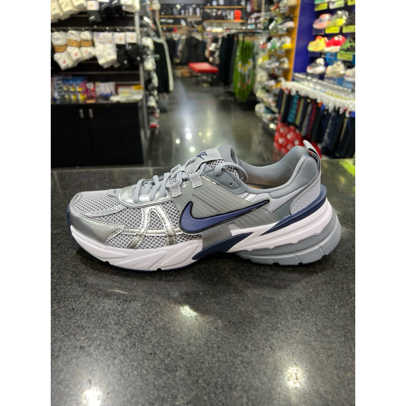 NIKE V2K RUN 男款 正常楦 運動 休閒鞋 HJ4497-002 銀藍 | 蝦皮購物
